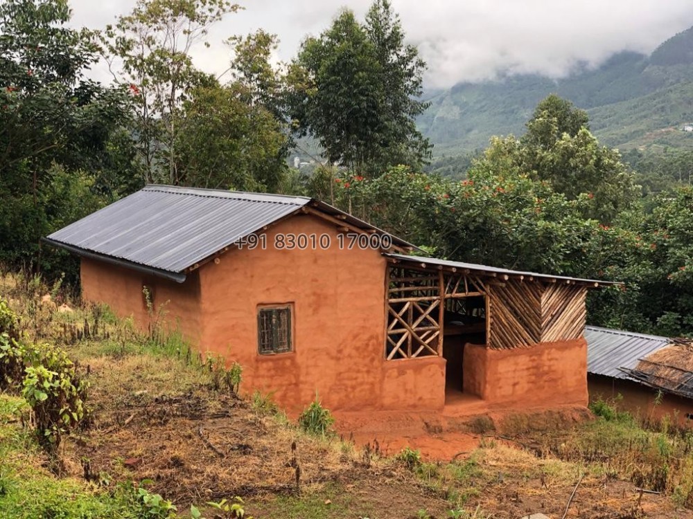 An amazing mud-house in the middle of a farmland - Kanthaloor hosted by ...
